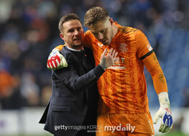 'SON, 꼭 우승해!' 토너먼트의 강자 '스페셜원' UEL 16강 탈락...페네르바체, 승부차기 혈투 끝에 '패배'