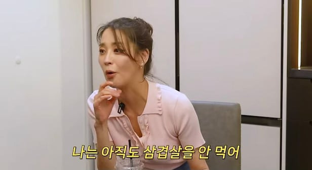 삼겹살 끊고 20대 같은 비주얼 유지중인 49세 여배우"174cm,51kg" | 셀럽뉴스