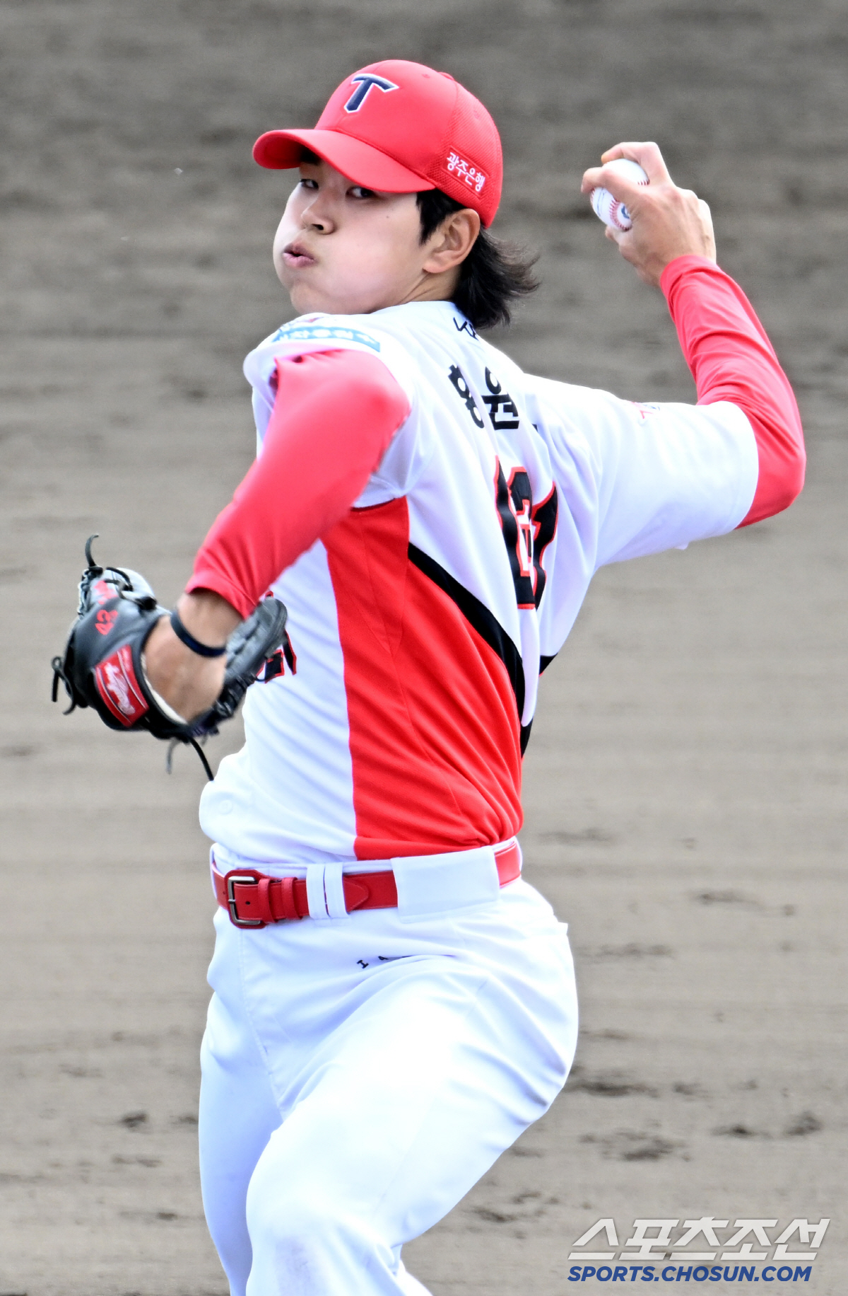 154km 던지고 "아직 춥고, 몸도 다 안 쓰이는 느낌이라" 도대체 몇km로 던지겠다는 건가...그런데 육성 선수다