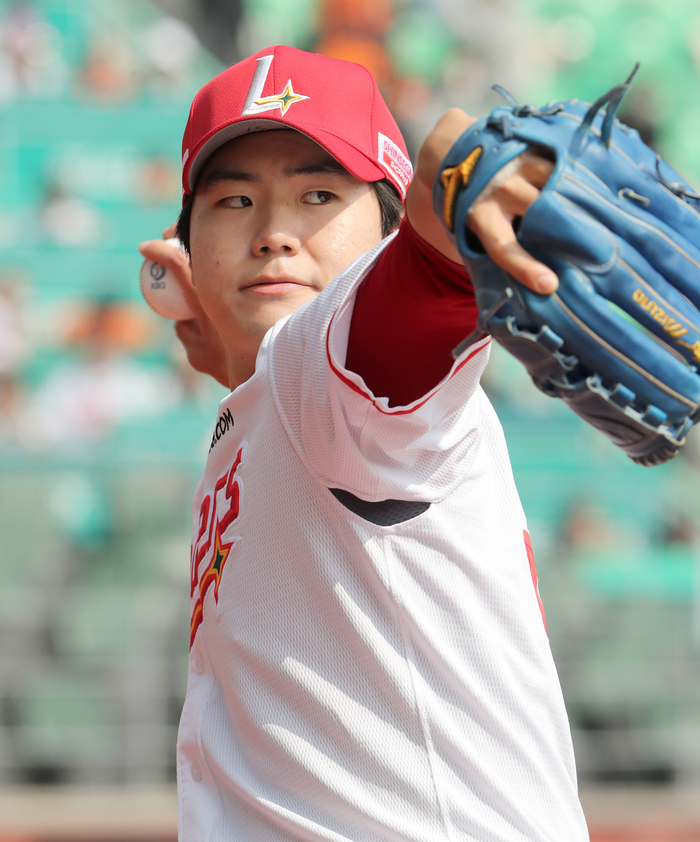 “정말 성실한 선수”→어느새 9년 차인 ‘1차 지명 출신’…정동윤, SSG ‘5선발’ 합류할까 [SS문학in]