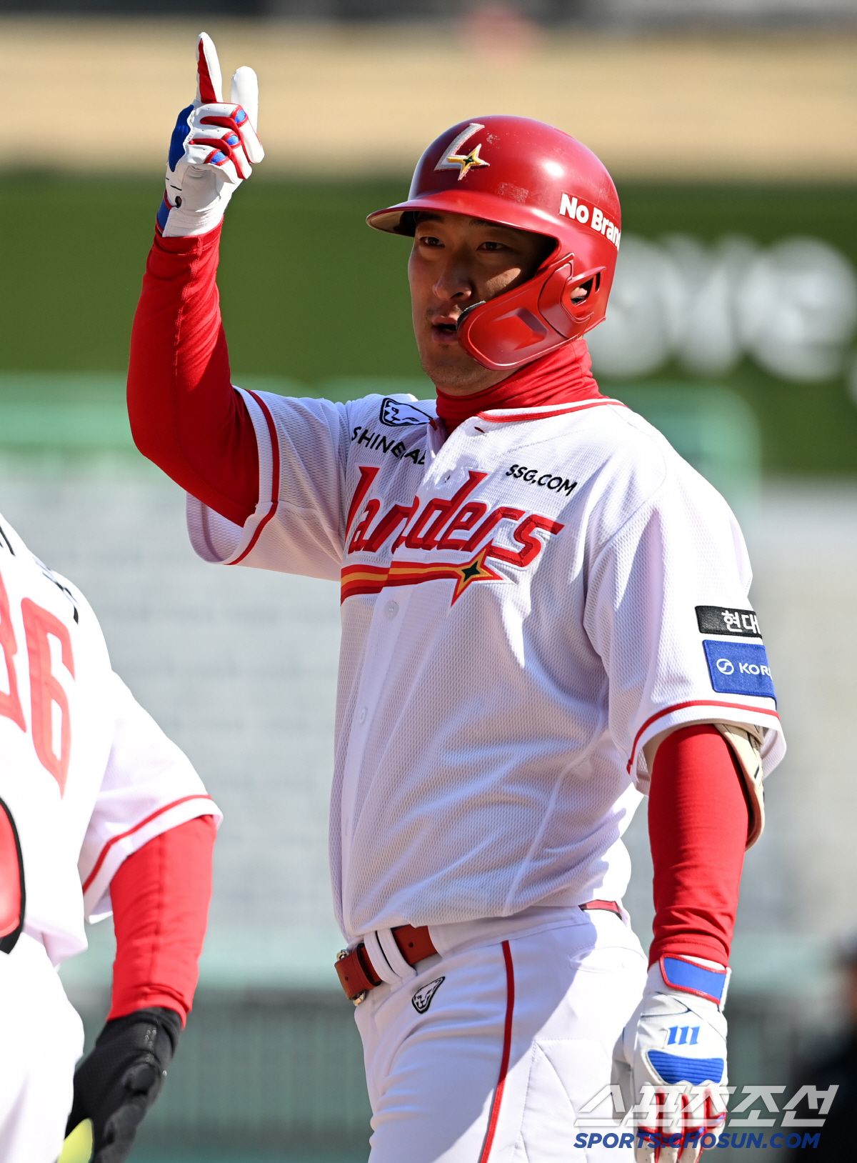 '무만무득+5실책하고 어떻게 이겨?' 최준우 결승타, LG 무너뜨렸다 …SSG 8대1 대승 설욕전+정동윤 호투 [인천리뷰]