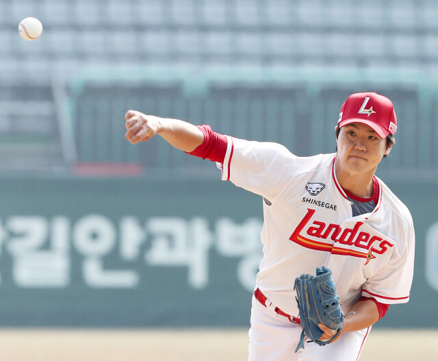 LG 악몽의 5실책 10사사구 실화? '최정 목 담 제외' SSG 웃었다…5선발 후보 KKK 무실점, 최준우+하재훈 5타점 폭발 ...