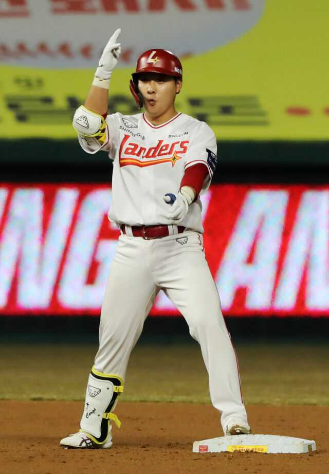 LG 악몽의 5실책 10사사구 실화? '최정 목 담 제외' SSG 웃었다…5선발 후보 KKK 무실점, 최준우+하재훈 5타점 폭발 [MD인천]