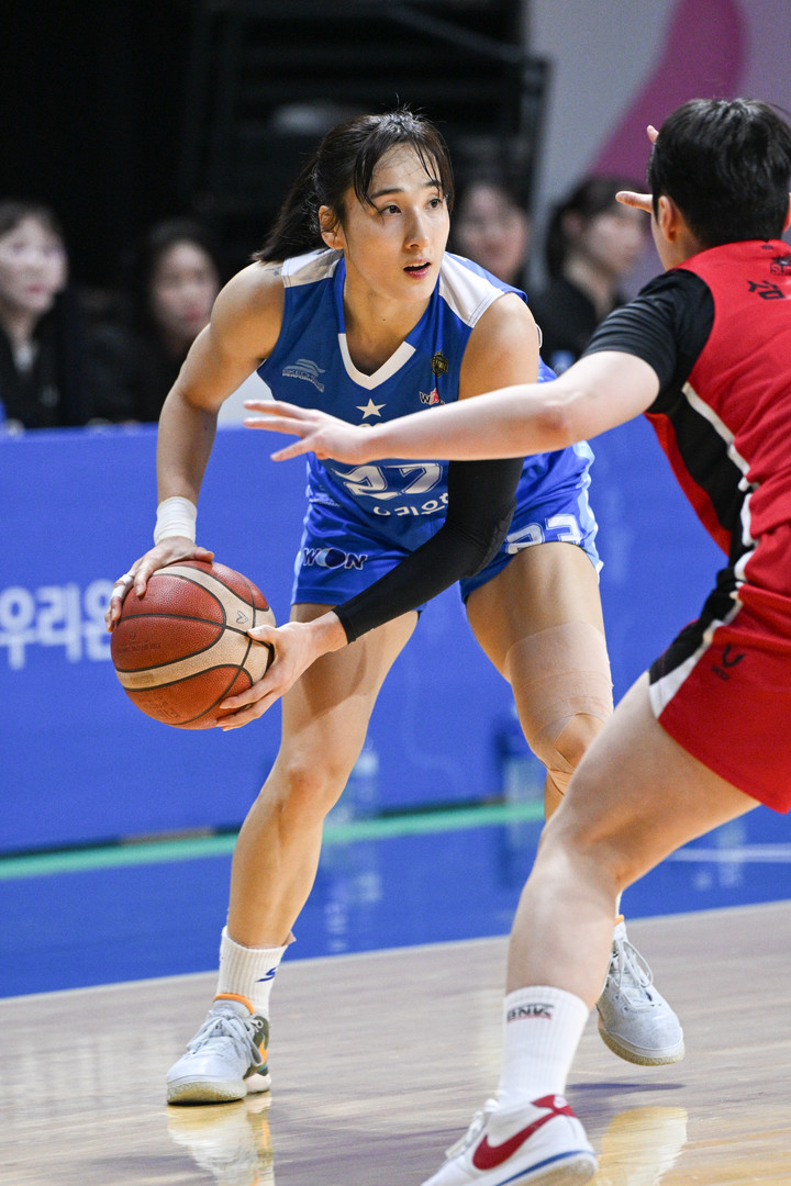 BNK, 16점 차 뒤집고 우리은행 격파…챔프전 우승 확률 72.7% 잡았다!