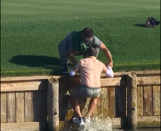 토스티, ‘플레이어스’ 연습 라운드서 첫 홀인원… 연못에 ‘풍덩’[SNS ZONE]