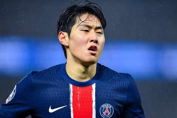 “이강인 에이전트, 맨유 포함 EPL 클럽들과 접촉” 이강인, PSG 떠나 맨체스터 유나이티드 입성 가능성 제기→EPL 이적설 솔솔