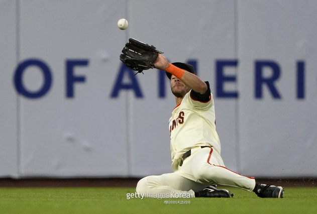 허리 통증 이정후의 '대체 자원' 벌써 거론…시범경기 OPS 0.921, A급 유망주 '지목'