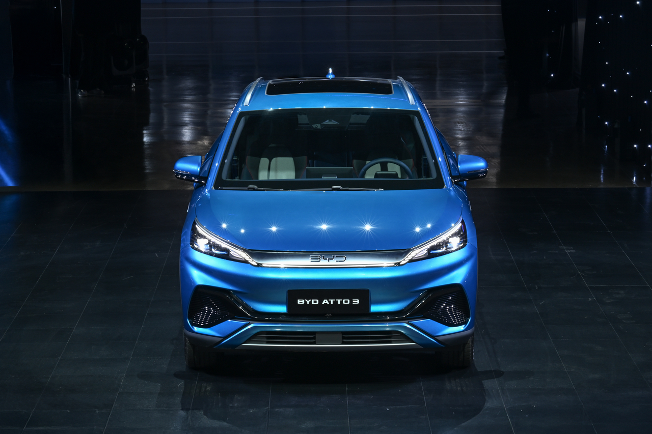 중국車에 밀린 테슬라…“5분 충전해도 400km 주행” 주유만큼 빠른 전기차 충전 출시한 BYD