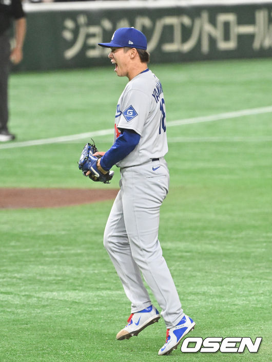 서울의 악몽, 도쿄에서 씻었다...야마모토 5이닝 1실점 '최고 158km' 포효