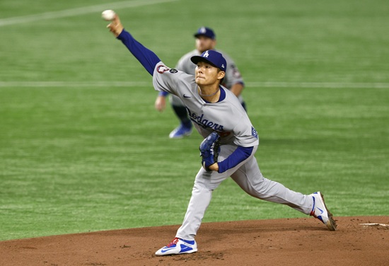 '151km 스플리터' 실화? 0구 피치클락 위반→2회 첫 실점→승리 요건…야마모토, 컵스전 5이닝 4K 1실점 쾌투 [도쿄시리즈]