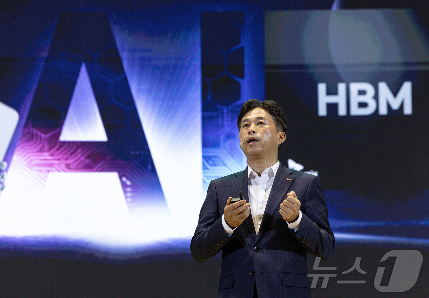 SK하이닉스, 美 GTC서 HBM4 12단 모형 첫 공개