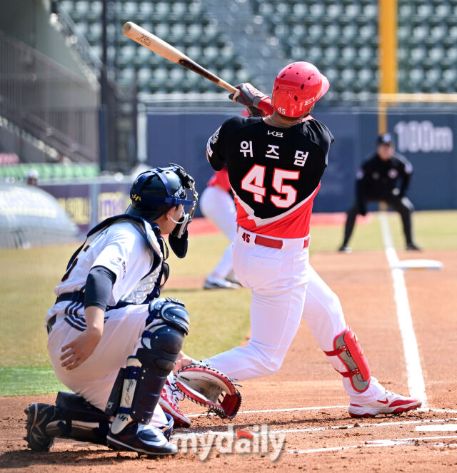 “위즈덤 걱정된다, 1달 어떻게 버텨주느냐…” KIA ML 88홈런 거포의 KBO 적응, V13 레이스 ‘대형 변수’