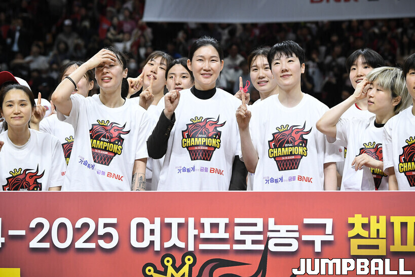 '새역사' BNK V1 이끈 박정은 감독 "내 마음속 MVP는요…"