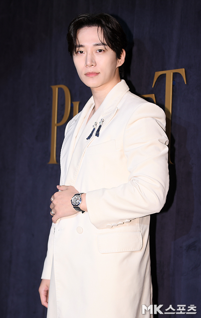 이준호, 17년 몸 담았던 JYP 떠난다...전속계약 종료 [공식]