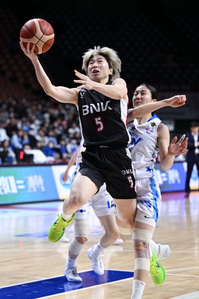 ‘박혜진이 끝냈다’ BNK, ‘퀸’단비의 우리은행 꺾고 ‘2743명’ 사직서 창단 첫 우승 차지…안혜지 생애 첫 파이널 MVP [MK부산]