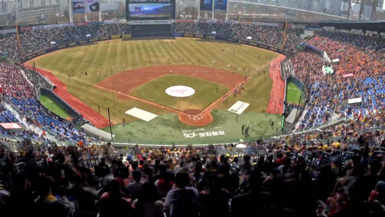 돌아온 '야구의 계절'...LG·삼성·KIA·한화·SSG 개막전 승리 합창