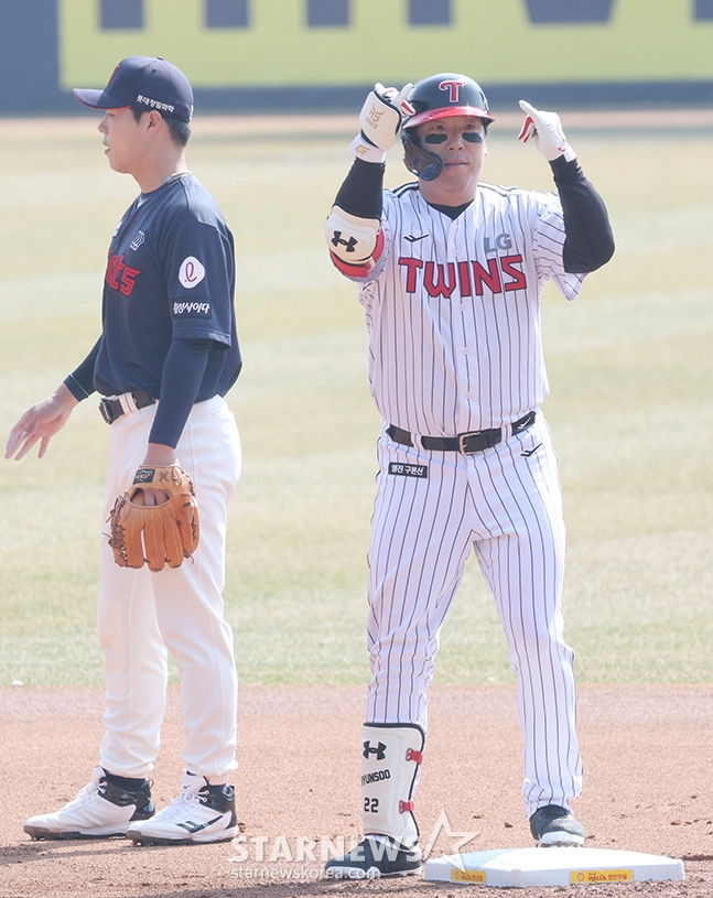 '15안타 맹폭+치리노스 QS' LG, 완벽한 투타 조화로 롯데 12-2 완파! [잠실 현장리뷰]