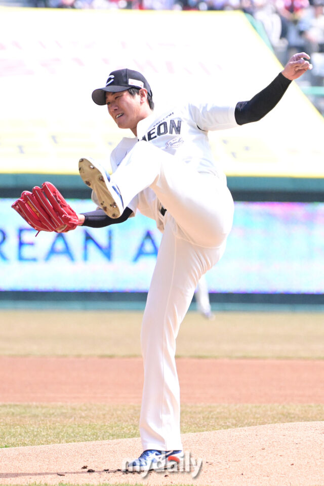 KKKKKKKK 147km 미쳤다, 이게 韓 170승 클래스인가…개막전부터 99구 투혼, 김광현 살아있네 [MD인천]