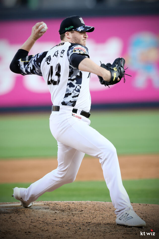 KBO GG 출신 동료는 SD 4선발 얘기 나오는데…KBO 31승 출신 우완은 ERA 6.00, ML 드림 난감하네