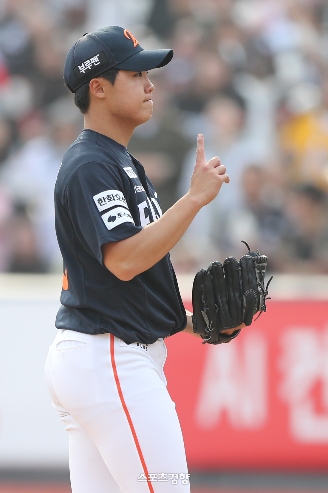 ‘최고 시속 155km’ 역시 기대대로 빛났던 정우주의 데뷔전 “어떤 상황에서든 팀 승리에 보탬이 되는 선수되고 싶어” 1이닝 1K 무실점