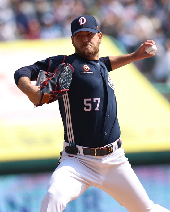 문학 마운드 적응 못 했나? 사구에 야유까지…'ML 28승' 특급 좌완 KBO 데뷔전→5이닝 4실점 부진 [문학 현장]