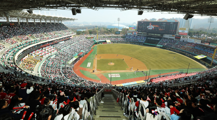‘이틀에 22만→역대 최다 관중’ 활활 타오른 KBO리그…2년 연속 ‘1000만’, 출발이 좋다 [SS포커스]