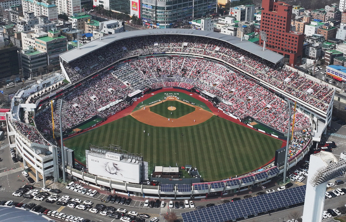 ‘이틀에 22만→역대 최다 관중’ 활활 타오른 KBO리그…2년 연속 ‘1000만’, 출발이 좋다 [SS포커스]