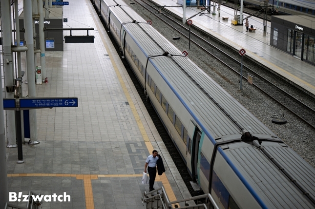 14년째 동결된 KTX 운임 인상 언제…믿을 건 용산 땅