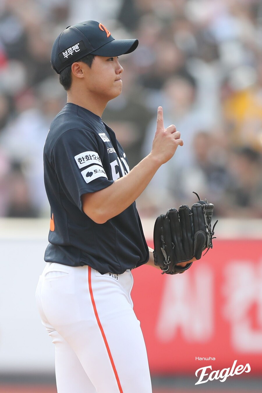 "19살인데 긴장한 모습 안 보인다" 한화 155km 슈퍼루키 환상 데뷔전에 명장도 반색