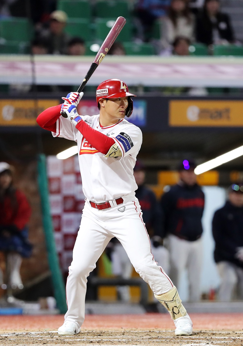 '연장 11회 혈투' 롯데, 손호영이 SSG 울렸다…개막 2연패 탈출+마수걸이 승리 [문학:스코어]