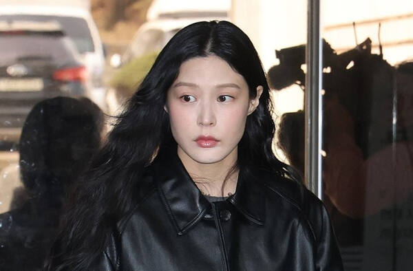 조민, '입시 비리' 2심 첫 재판…검찰, 징역1년·집행유예3년 구형