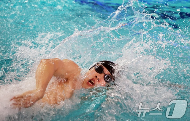 황선우 해냈다! 자유형 200m 우승→'100m 아픔' 털어내고 자존심 회복... 이호준 2위 [김천 현장]