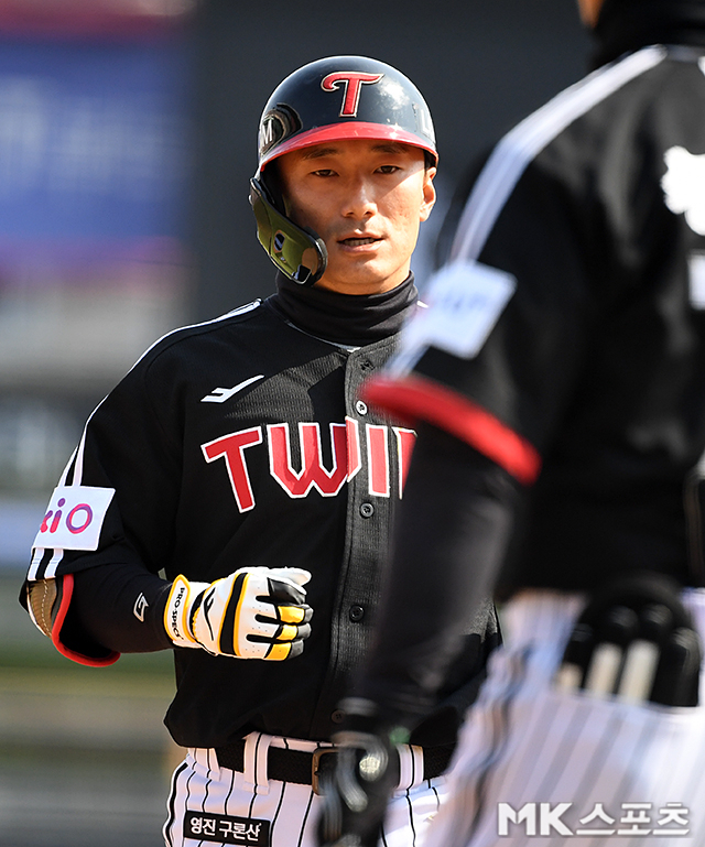 지는 법을 잊었다!…‘신민재 3타점+박동원 3안타’ LG, NC 꺾고 파죽의 개막 6연승 질주