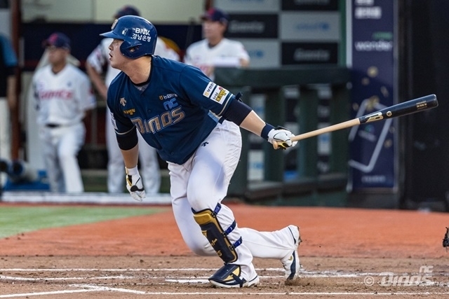 지는 법을 잊었다!…‘신민재 3타점+박동원 3안타’ LG, NC 꺾고 파죽의 개막 6연승 질주