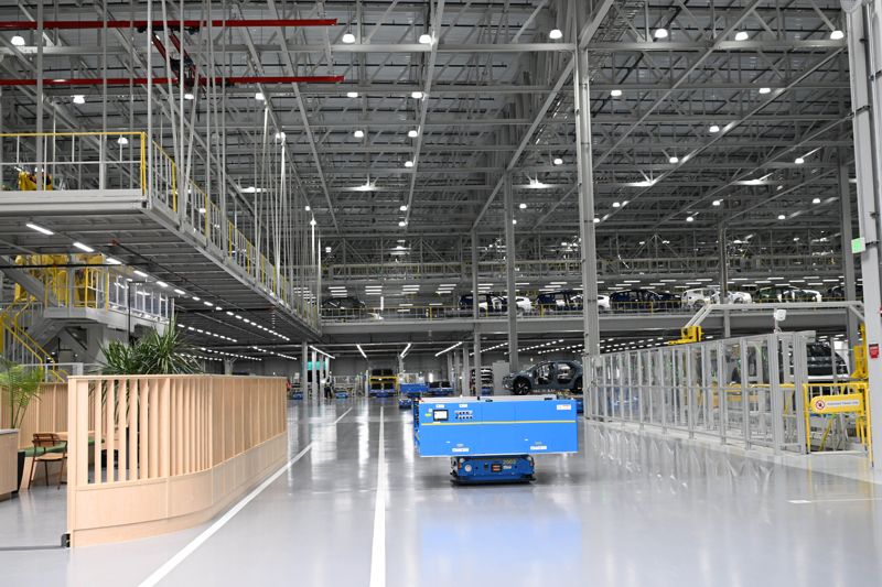 '인간·로봇 공존' 현대차 美HMGMA 생산혁신…여성직원 전진배치