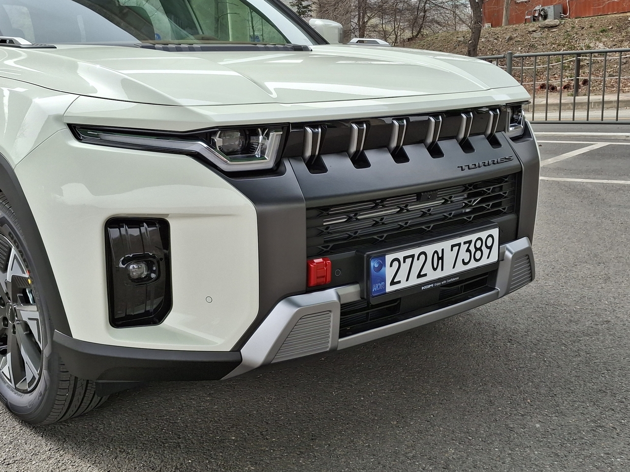 HEV 탑재한 ‘KGM 대들보’, 3140만원 ‘가성비’ 정책 성공할까? [시승기-토레스 HEV]