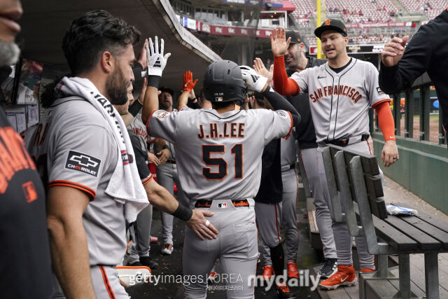 '타구속도 161km' 2루타 쾅! 이정후, 1안타 2득점 '미친 존재감'…3G 연속 안타→타율 0.286