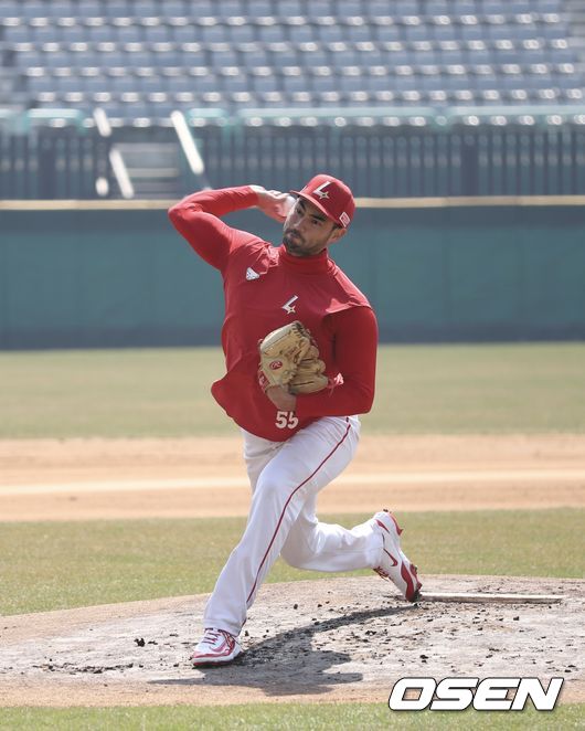 ‘152km 쾅!’ 박찬호 닮은꼴 외인에이스, 첫 라이브 피칭→5일 2군 등판 “하루라도 빨리 등판하고 싶어”