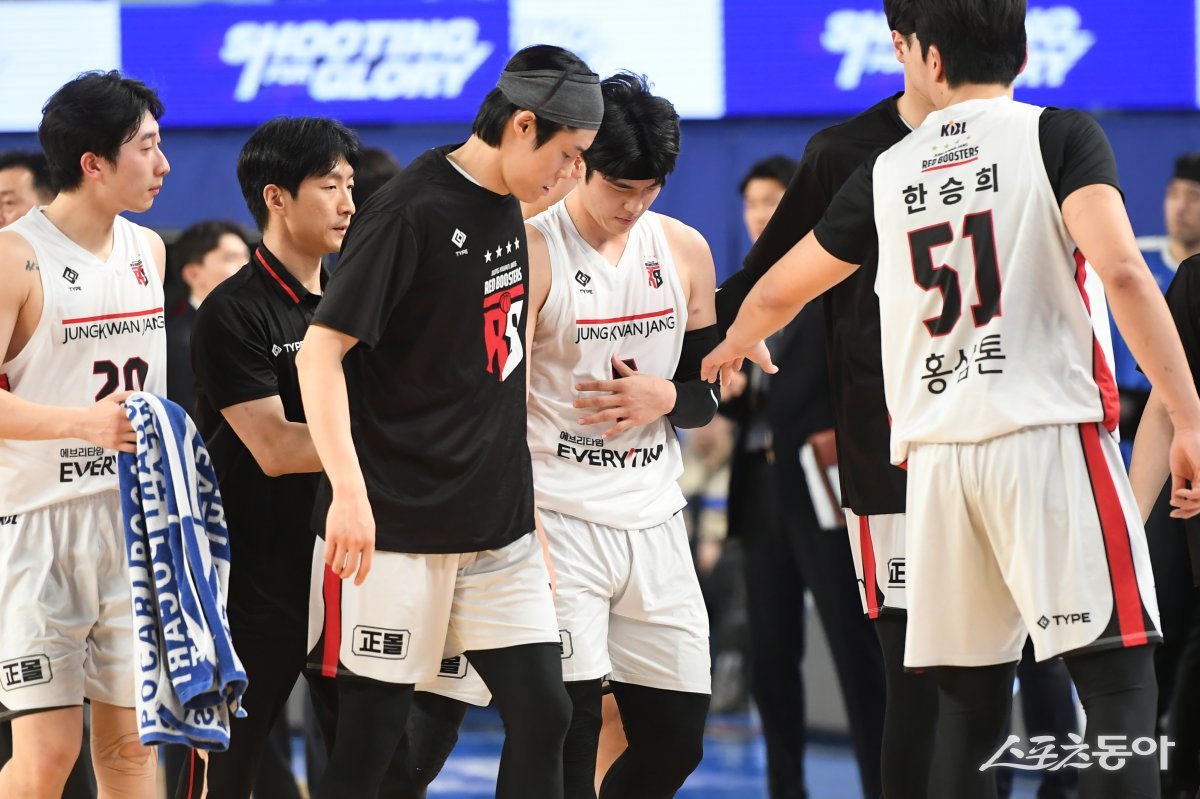 U3-T4 나온 삼성-DB 난투극 관련 KBL 재정위 개최…NBA 유사 사례와 달랐던 현장 심판진의 판정엔 큰 아쉬움