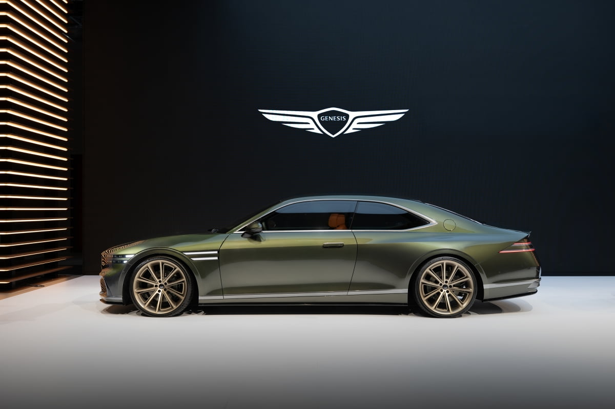 "럭셔리의 정수"…제네시스, G90 기반 쿠페·컨버터블 콘셉트 공개