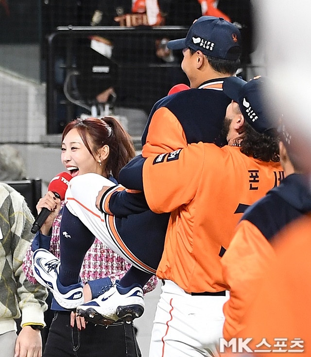 “지금까지 온 투수 중에 ‘TOP’ 아닐까”…꽃감독도 감탄하게 했던 한화 폰세, 롯데 상대 쾌투하며 팀 2연패 사슬 끊어낼까