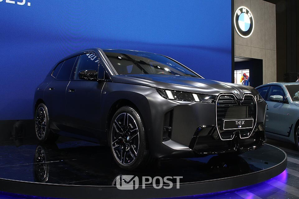 [2025 서울] BMW, i4 M50 xDrive·iX M70 xDrive 앞세워 | M포스트