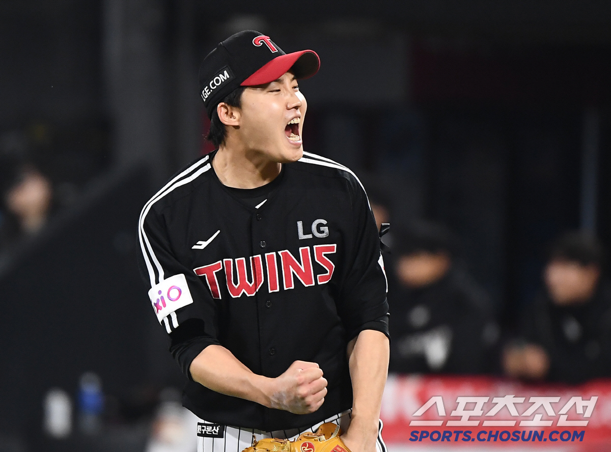 151km 킬러로 불리운 천적을, 95km '흑마구'로 이겨버렸다...외인도 필요없다. 현 KBO 최강 선발은 이 선수다