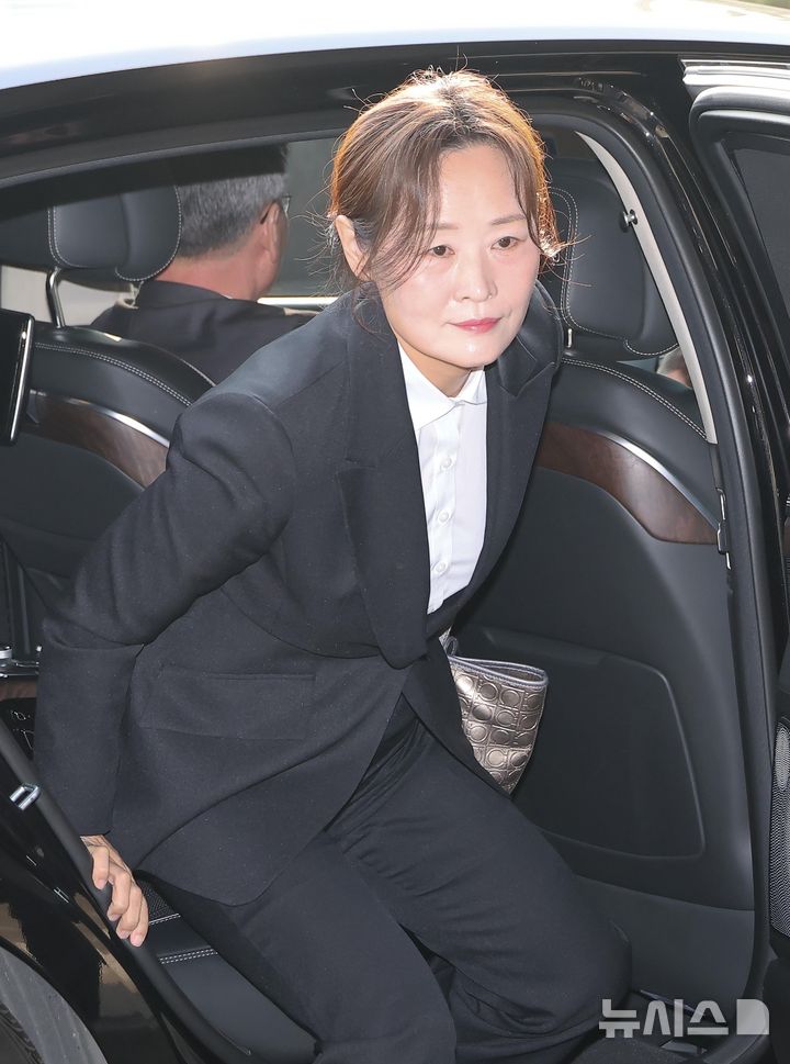 출근하는 정정미 헌법재판관