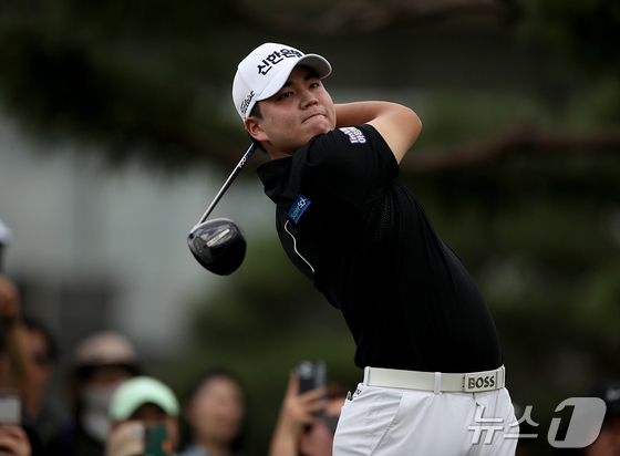 장유빈, LIV 골프 마이애미 첫날 공동 23위…선두 패트릭 리드