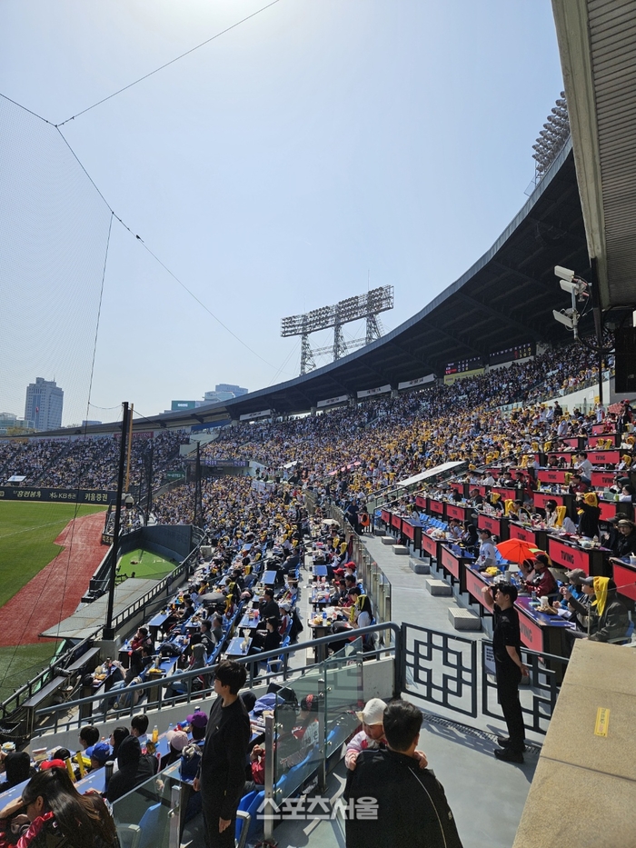 ‘LG 약진-대전 신구장-뜨거운 라팍’ KBO리그, ‘역대 최소 경기’ 100만 관중 신기록 [SS시선집중]