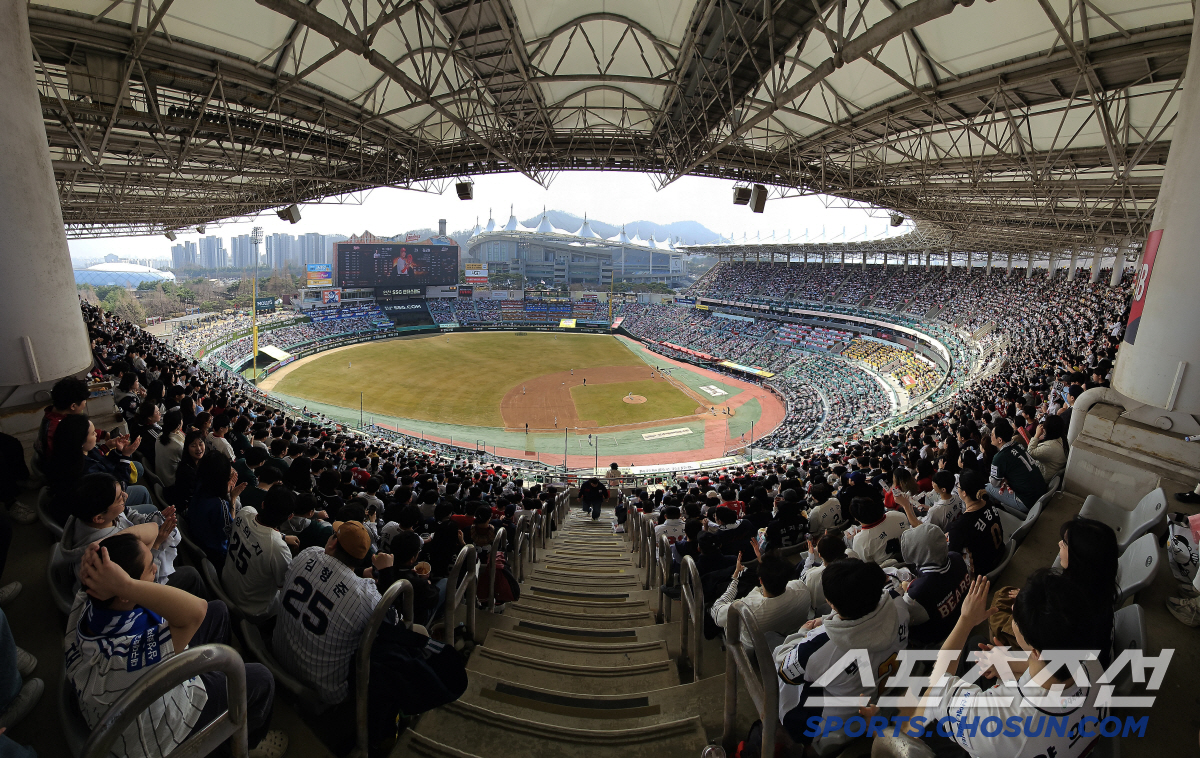 KIA-두산, LG-SSG 19일 빅매치...경기 시간 오후 2시로 변경