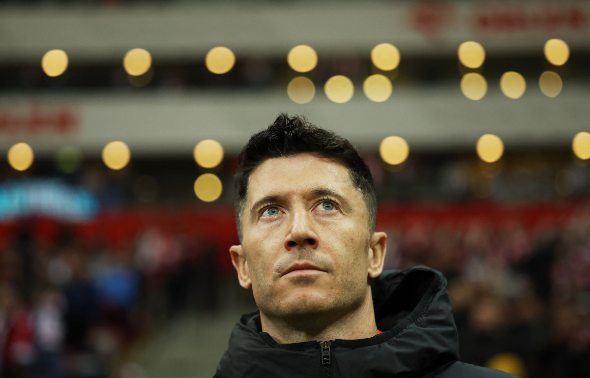 낭만 챙긴 36세 '철인 골잡이'...이제 돈 쓸어 담을 차례? "천문학적 제안 도착"