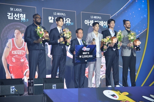 안영준 첫 국내선수 MVP! ‘만장일치’ 워니 최다 외국선수 MVP!…‘亞 쿼터’ 카굴랑안, kt 첫 신인왕 역사(종합) [KBL 시상식]