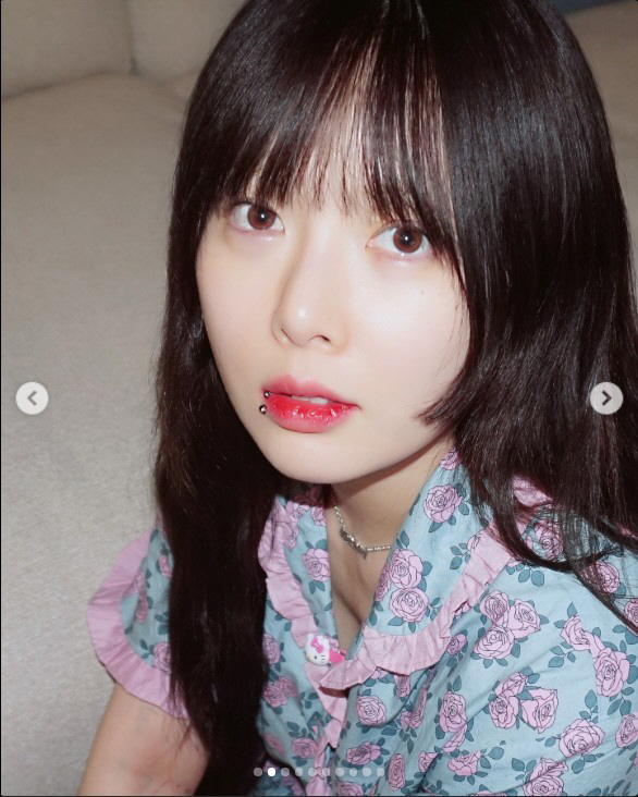 현아, 러블리룩에 '피어싱 한 방'…결혼 후 확 달라진 분위기